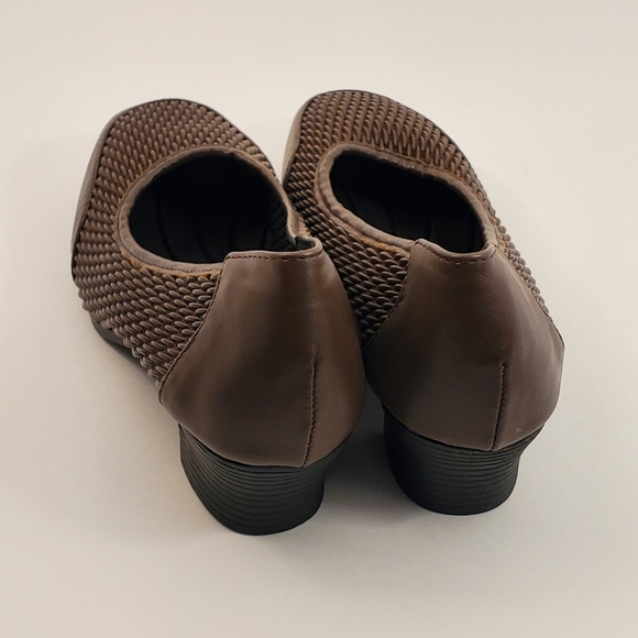 Comfort Well | Shoes | New Comfort Well By Beacon Womens Brown Stretch ...